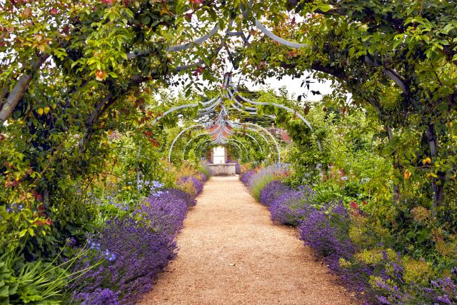 Victorian Garden Ideas to Add 19th Century Appeal