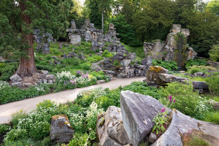 Victorian Garden Ideas to Add 19th Century Appeal