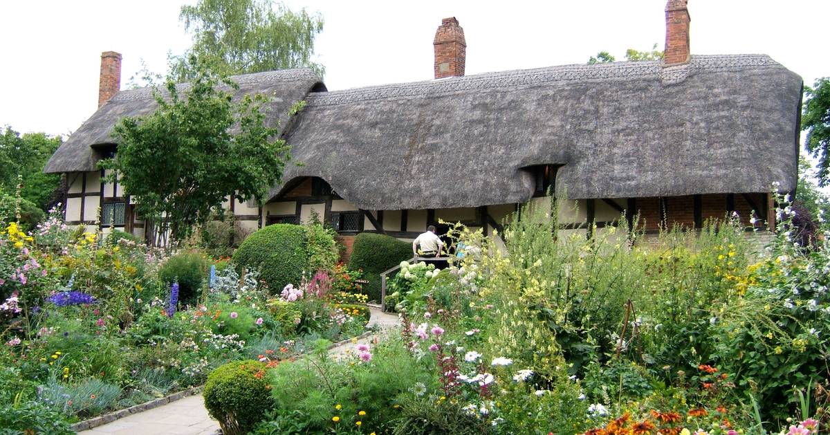 Victorian Garden Ideas to Add 19th Century Appeal